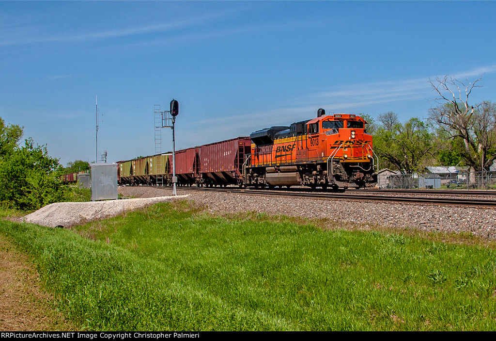 BNSF 9013 Leads X-BTRGAT4-31